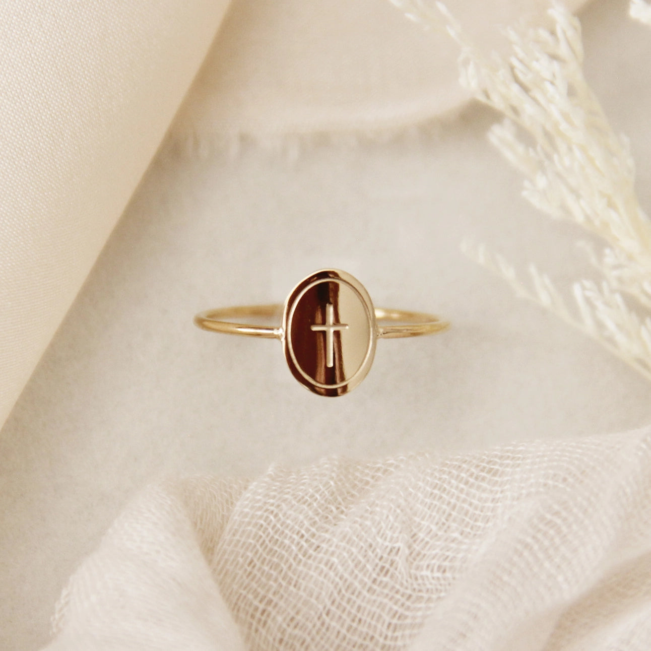 OVAL ENGRAVED CROSS RING – Brinisity